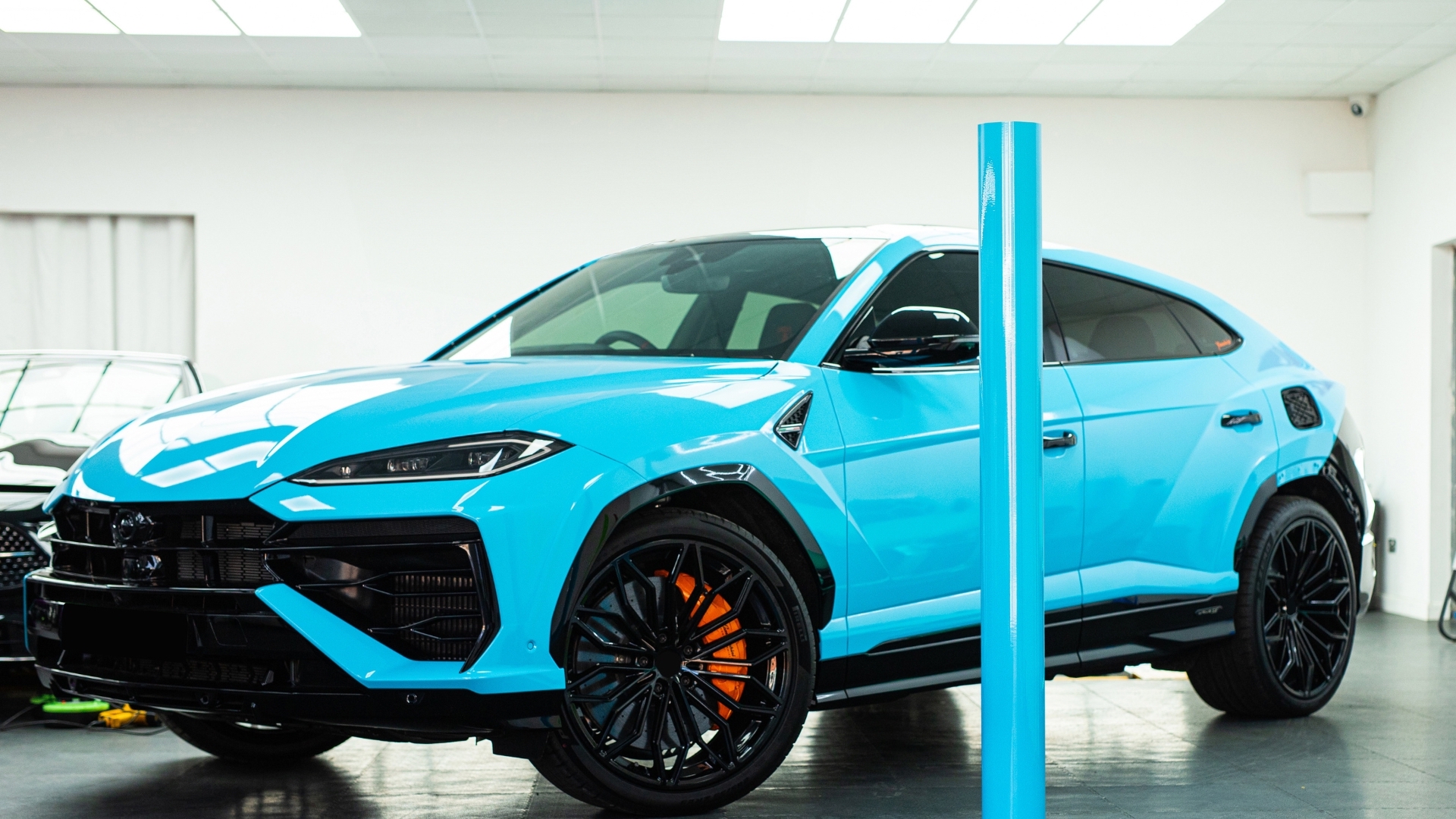 Avery Dennison® Premieres Two New Supreme Wrapping Film™ Blue Shades ...